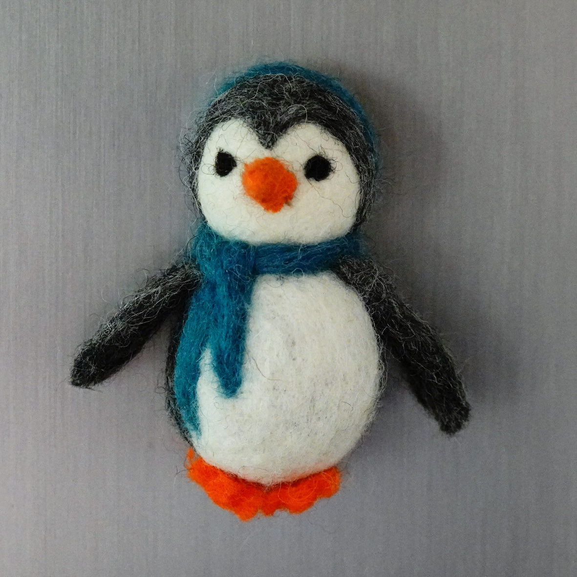 Magnet: Pinguin - blauer Schal – SNOWBERG ONLINE SHOP